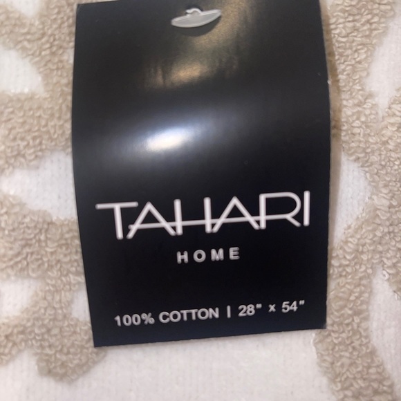 Tahari | Bath | Tahari Home Cotton Scroll Damask Luxury White Tan Bath ...